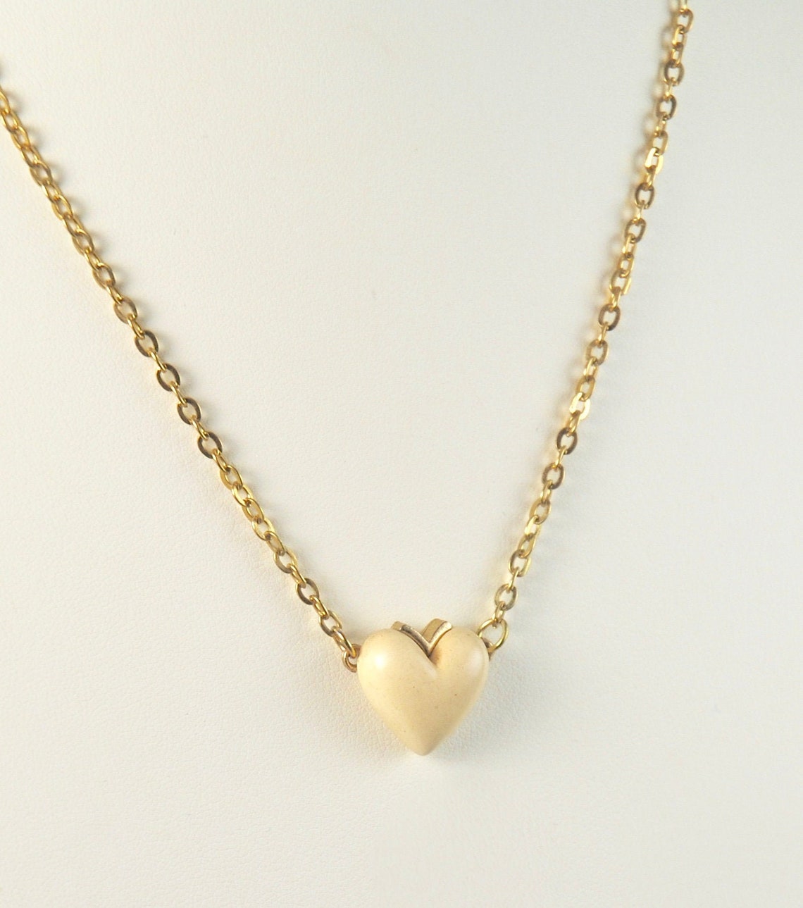 Heart Necklace Vintage Heart Pendant 1970s Resin Jewelry - Etsy