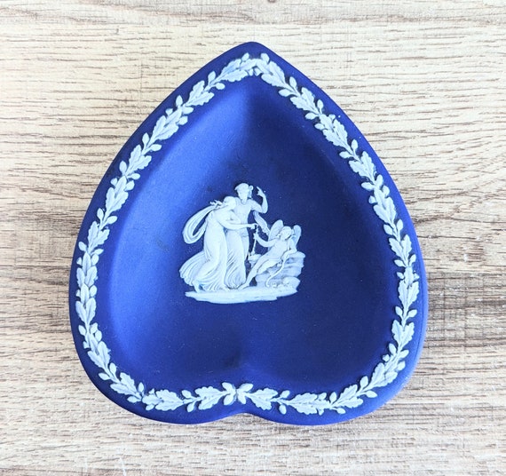 Vintage Wedgwood Dark Blue Inverted Heart-shaped Jewe… - Gem