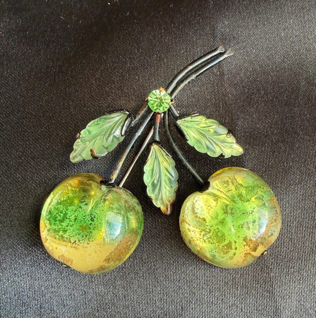 Vintage Mid-century Austria Forbidden Fruit Brooch- Green Apples // 2. ...