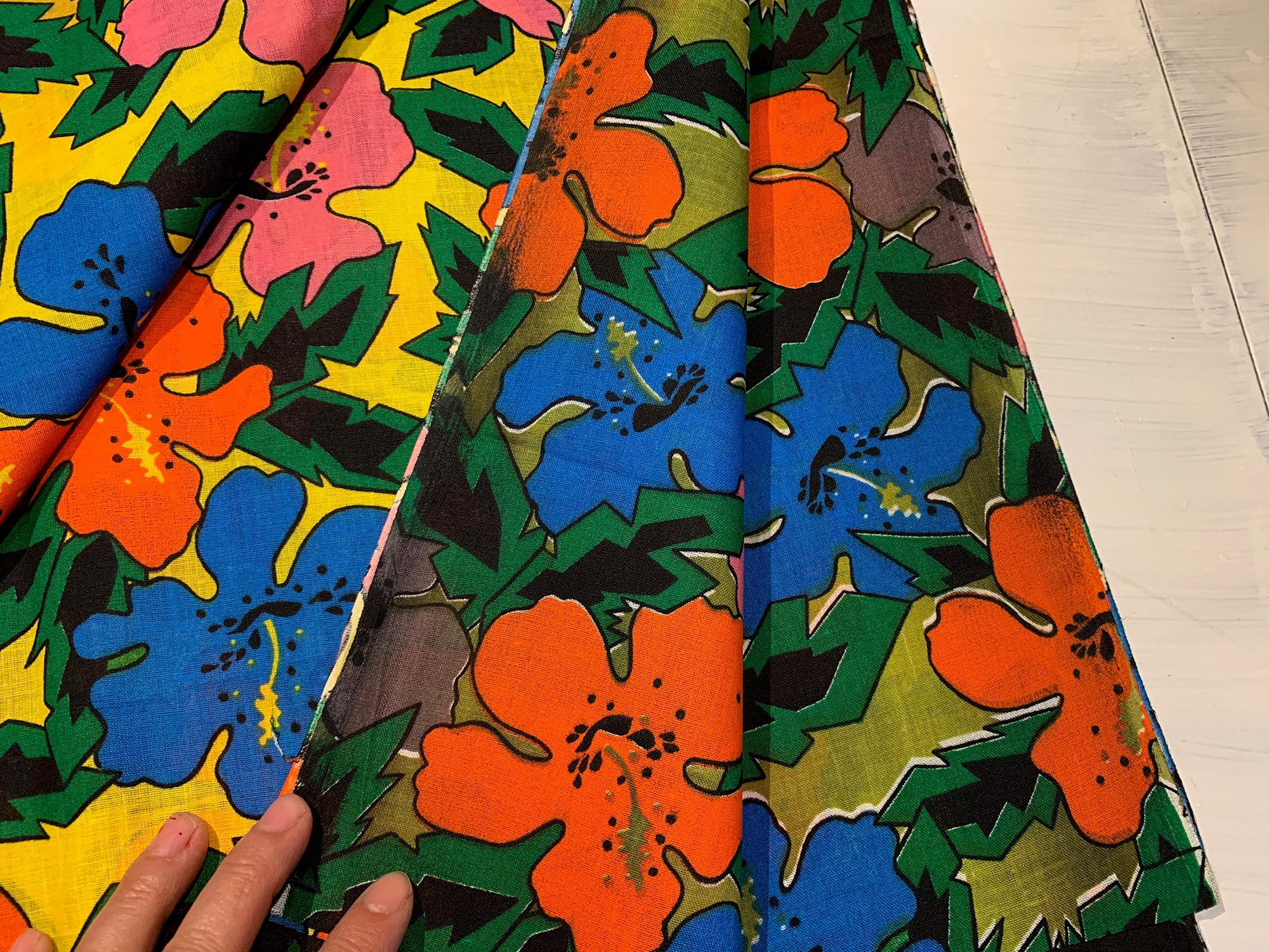 Vintage Hibiscus Cotton Fabric // 100x44 2 Avail | Etsy