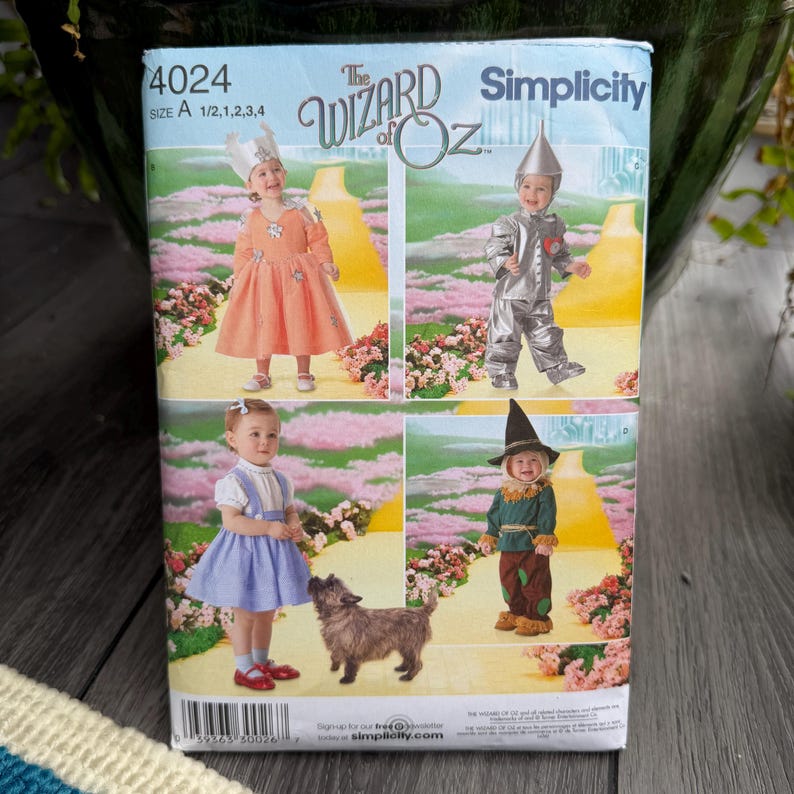 Toddlers' Wizard of Oz Costumes Pattern // Simplicity 4024 > Child Size ...