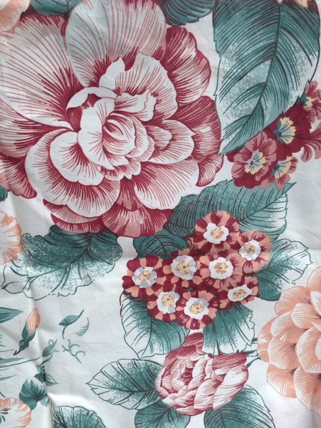 Vintage 80s Cotton Chintz Fabric- Large Print Floral Vintage 80s Cotton Chintz Fabric- Large Print Floral