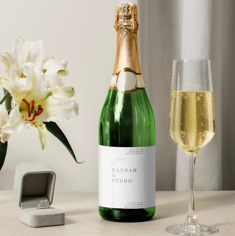 Personalized Wedding Champagne Label – Elegant Newlyweds Gift - Etsy
