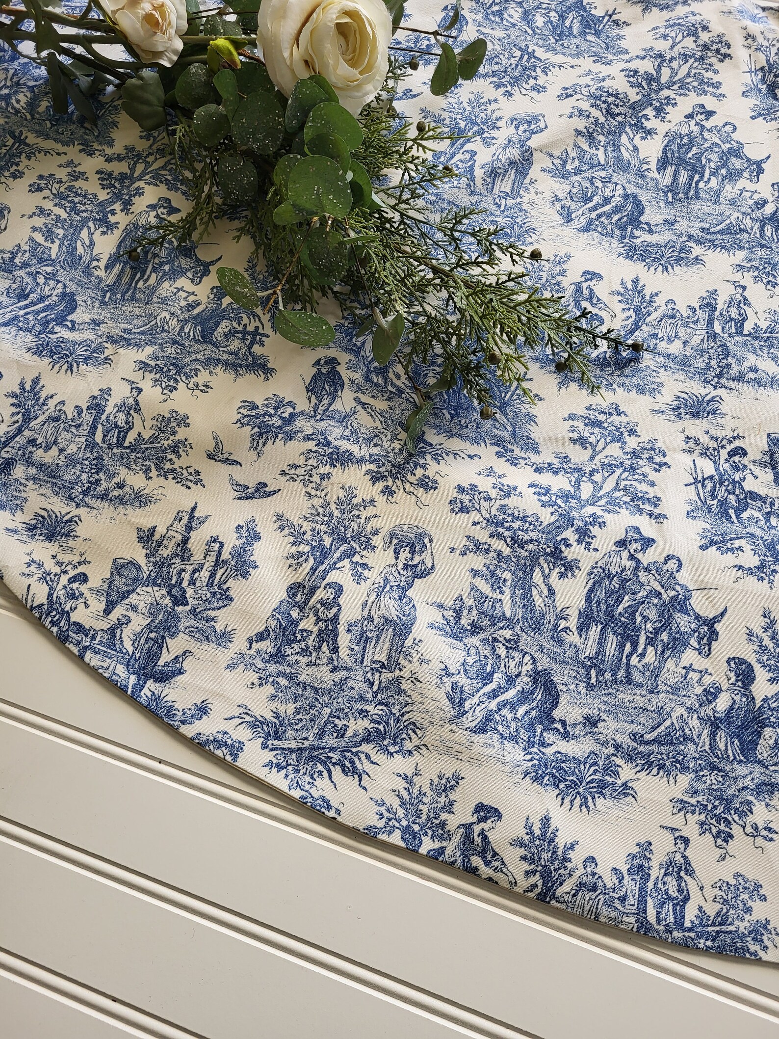 French Country Christmas Tree Ideas For A Simple, Stunning Holiday