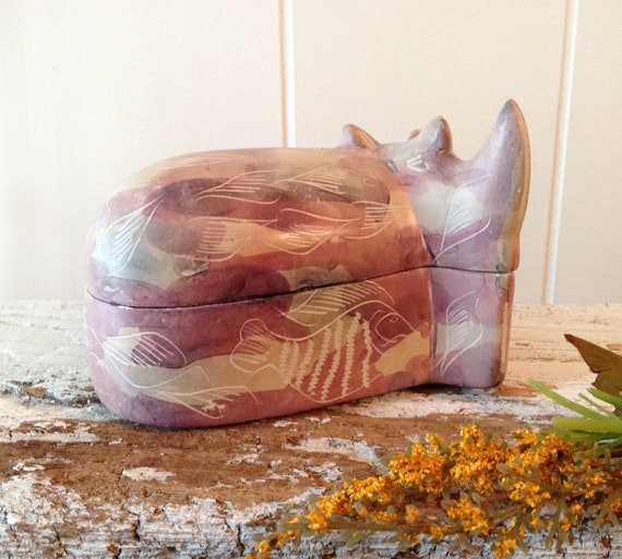 Vintage carved soapstone ring - Gem