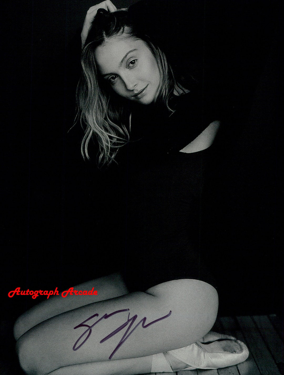 SARA THOMPSON Night Hunter Nomis Signed Original Autographed Photo 8x10 COA 1 - Etsy