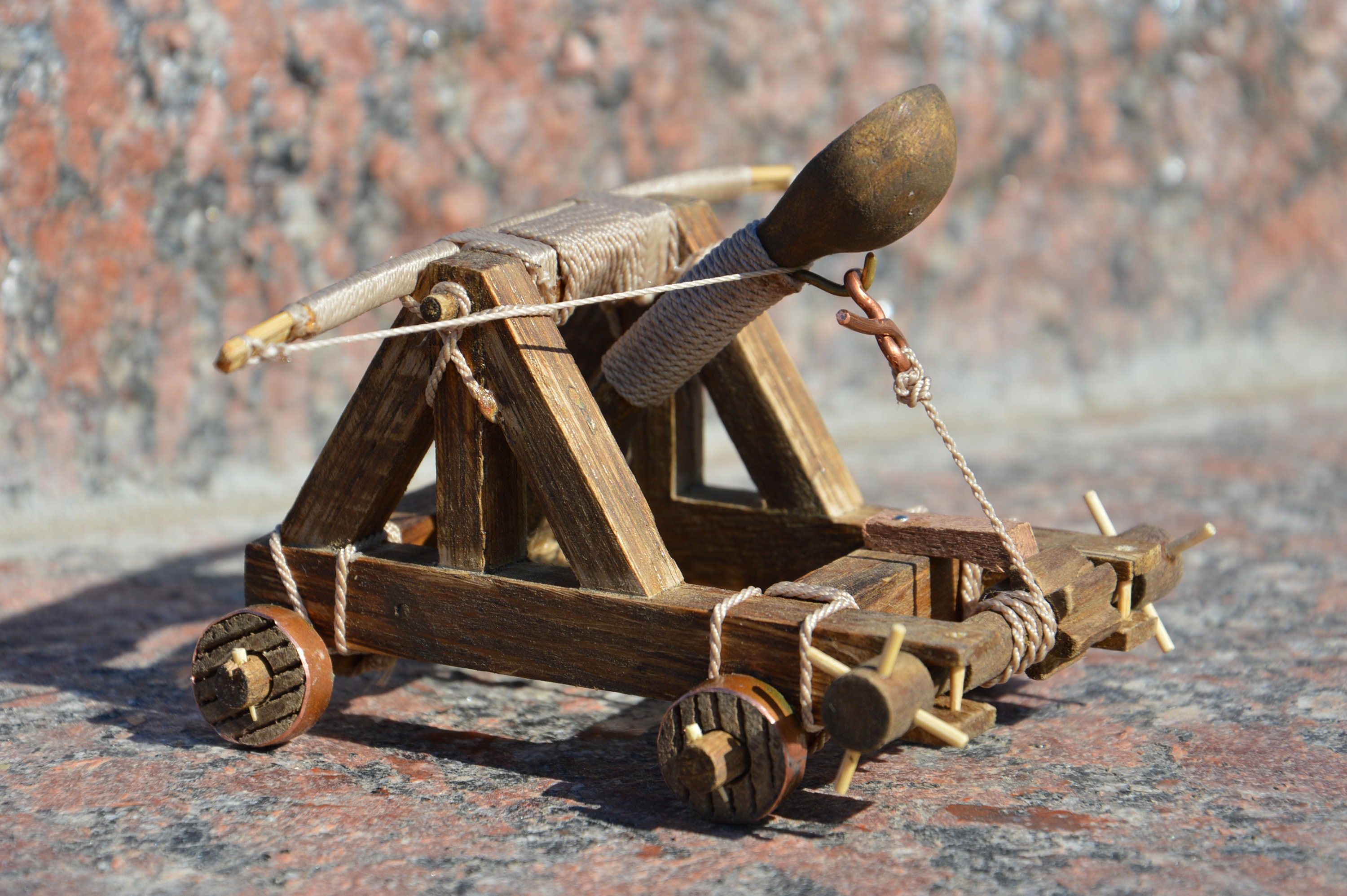 Catapulte de bureau à la main avec un mécanisme darc | Etsy