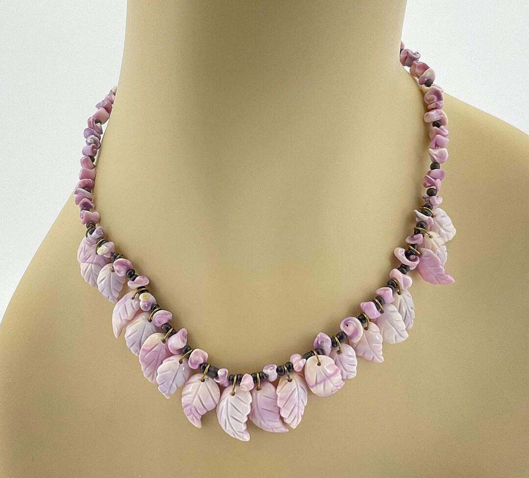 Purple Cebu Beauty Shell Choker Necklace With Carved Leaves, 1970-80s ...
