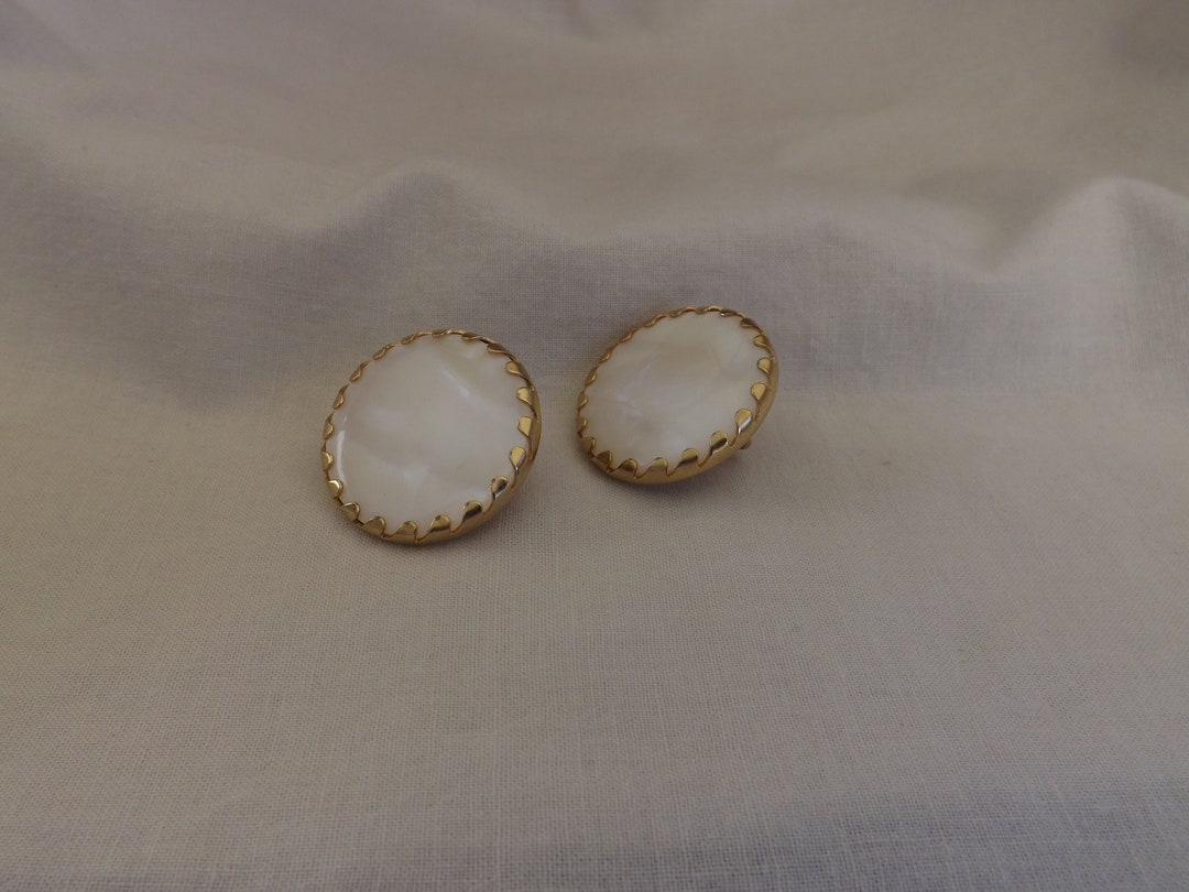 Sarah Coventry Beauty Buttons Clip Earrings 7644 Vintage, Opalescent - Etsy