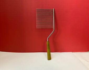 Midcentury Schneider Bakelite Angel Food Cake Cutter Vintage Cake ...