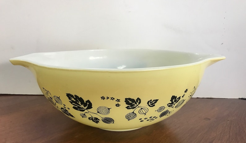 Pyrex Black Gooseberry #444 on Yellow - Etsy