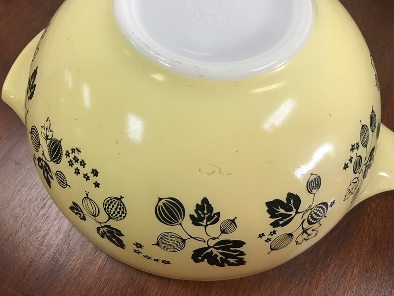 Pyrex Black Gooseberry 444 on Yellow - Etsy