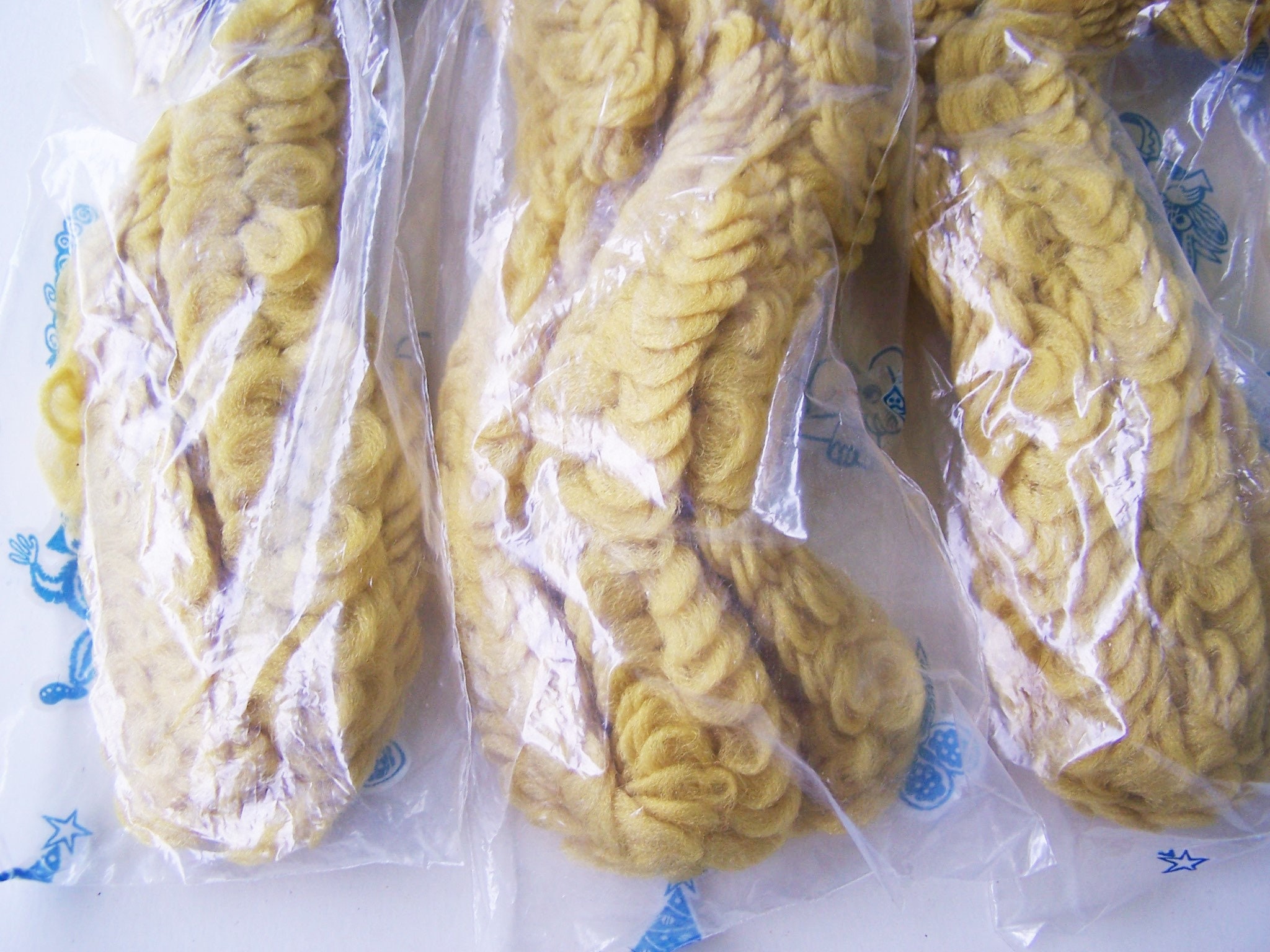 Creative Craft Figure bump Jumbo Loopy Chenille 4 Yards Yellow, Crush ...