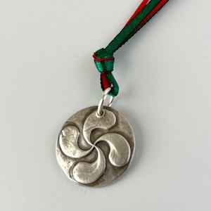 BASQUE Pendant / LAUBURU / Basque Jewelry, Meaningful Jewelry - Etsy
