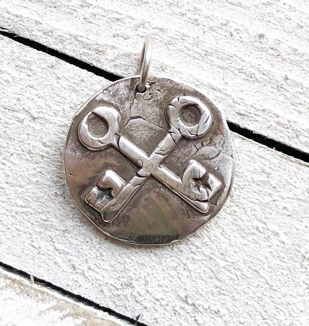Crossed KEYS Pendant, Concierge Hotel Crossed Keys, Wax Seal Jewelry - Etsy