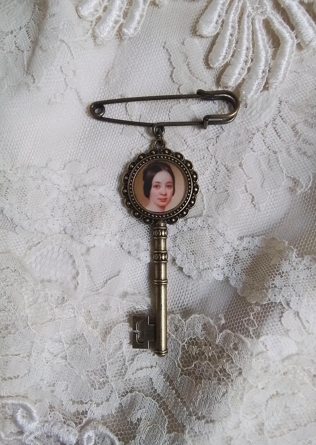 Varina Davis Cameo Brooch: Historic Portrait Key Pin, Timeless! - Etsy