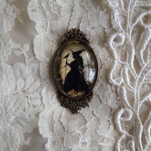 Victorian Witch Brooch: Bronze Toned Halloween Jewelry, Wonderful Gift ...