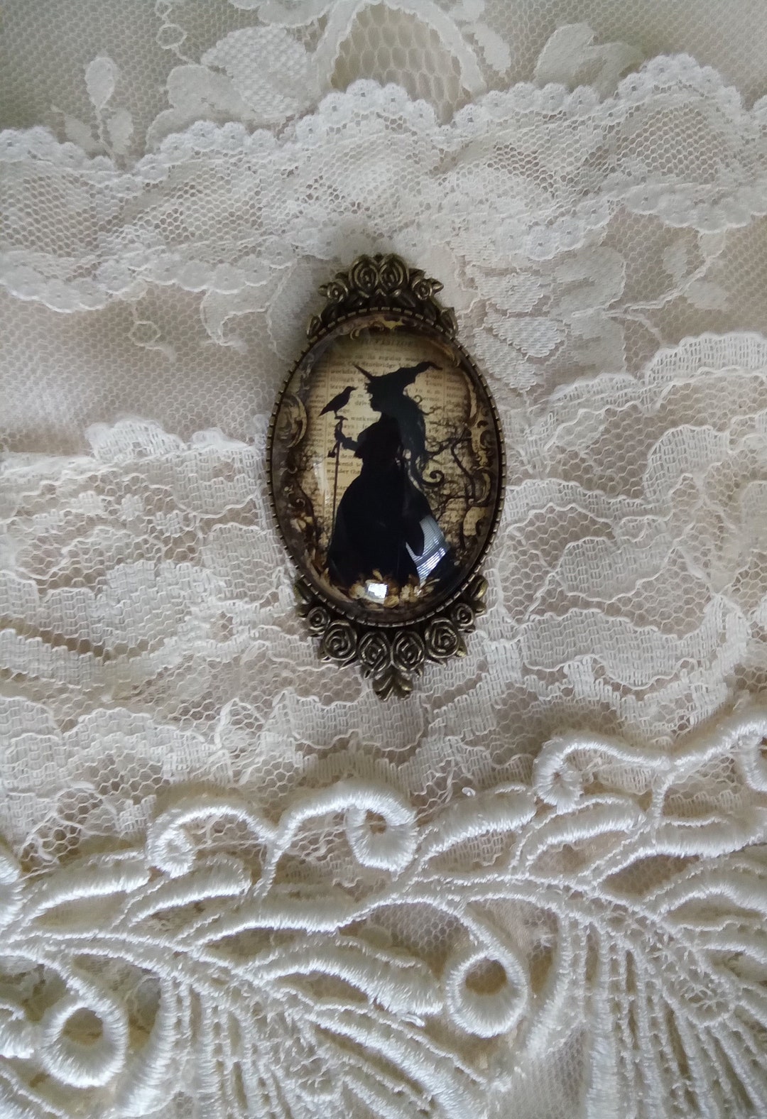 Victorian Witch Brooch: Bronze Toned Halloween Jewelry, Wonderful Gift ...