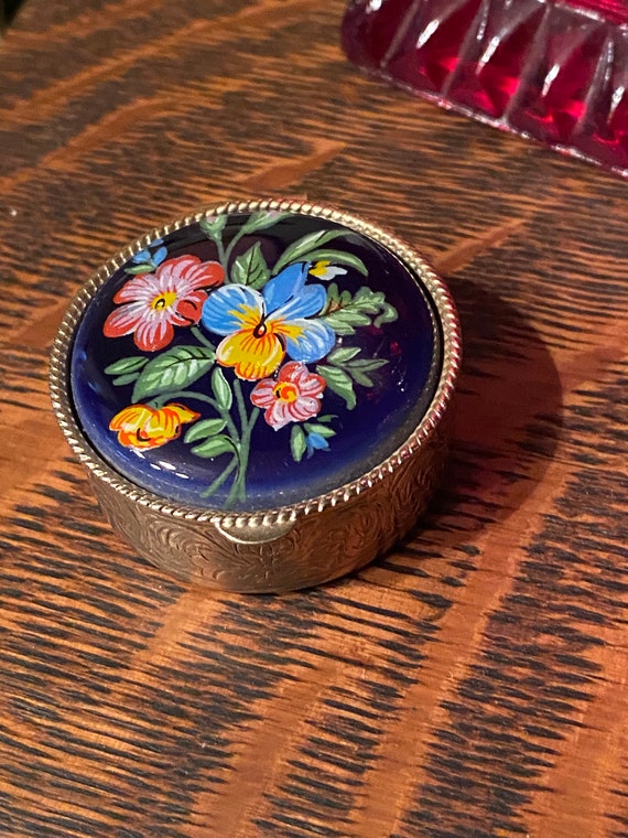 vintage etched gold floral pill box - Gem