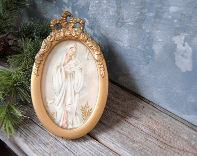 Vintage Gold Oval Frame With Mary and Baby Jesus Print Vintage Wood and ...