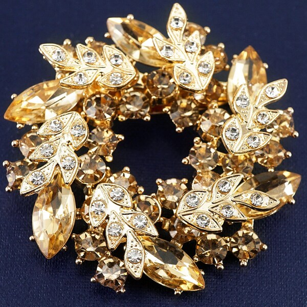 Christmas Wreath Pin - Etsy