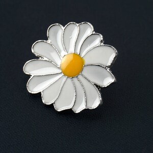 White Daisy Flower Pin for Women, Tie Tack Pin Brooch, Simple White ...