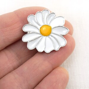 White Daisy Flower Pin for Women, Tie Tack Pin Brooch, Simple White ...