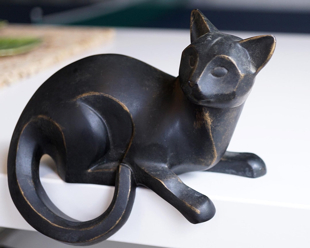 Resin Cat Sculpture, Over Edge Cat, Modern Minimalist Black Cat Vintage ...