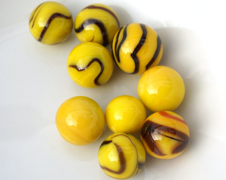 Akro Agate Marble Yellow Black Corkscrews Swirl Marble Vintage Glass ...