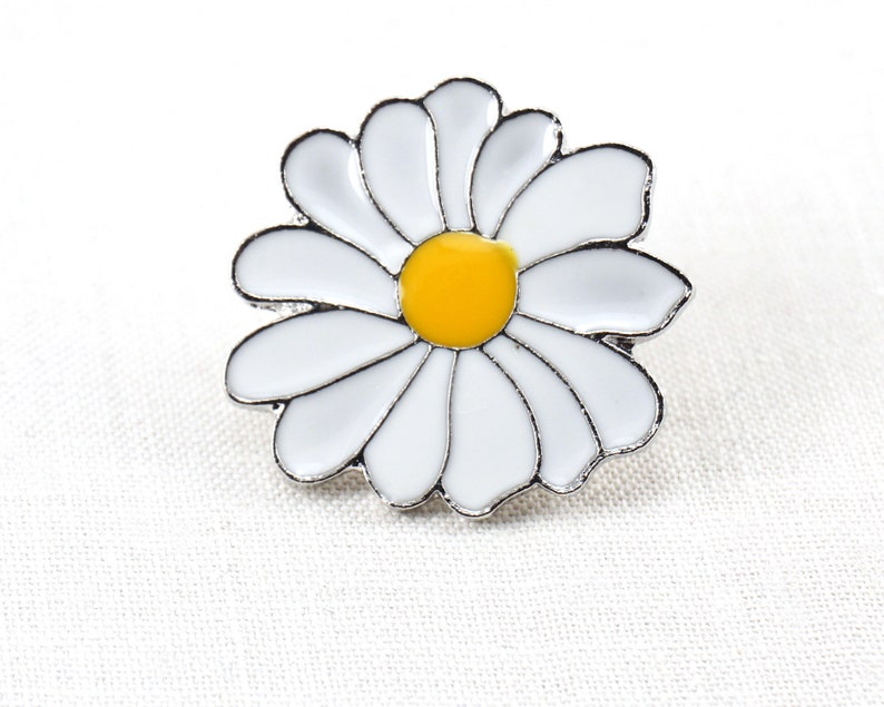 ON VACATION White Daisy Flower Pin for Women, Tie Tack Pin Brooch ...