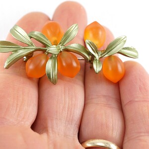 ON VACATION Exquisite Orange Fruit Berries Brooch, Metallic Green Plant ...