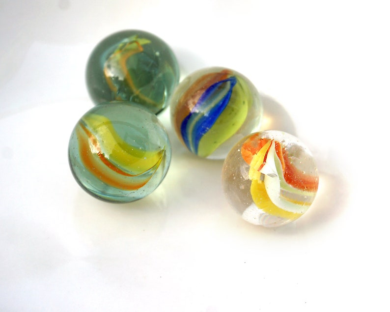 ON VACATION Vintage Vitro Agate Glass Marble Clear Vane Style Catseye ...