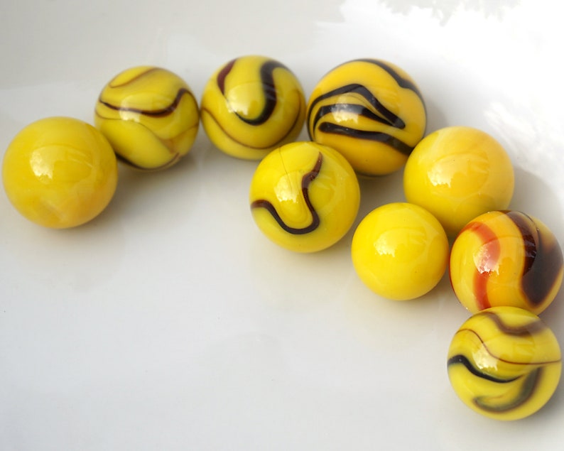 ON VACATION Akro Agate Marble Yellow Black Corkscrews Swirl Marble ...