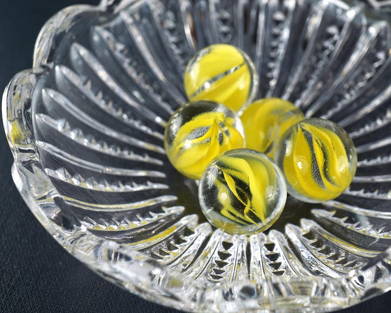 Vintage Vitro Agate Glass Marble, Clear With Yellow Vane Marble 5/8 ...
