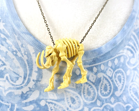 Vintage Skeleton Mammoth Necklace 3D Model Faux Animal Skull Ice Age Fossil Tusks Curiosity Unusual Animal Necklace
