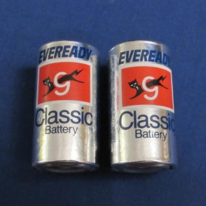 VINTAGE EVEREADY 9-lives Batteries Set of 2 C Cell Free Shipping - Etsy