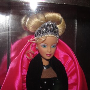 HAPPY HOLIDAYS BARBIE 1998 Mattel Collectible Doll Special Edition Free ...