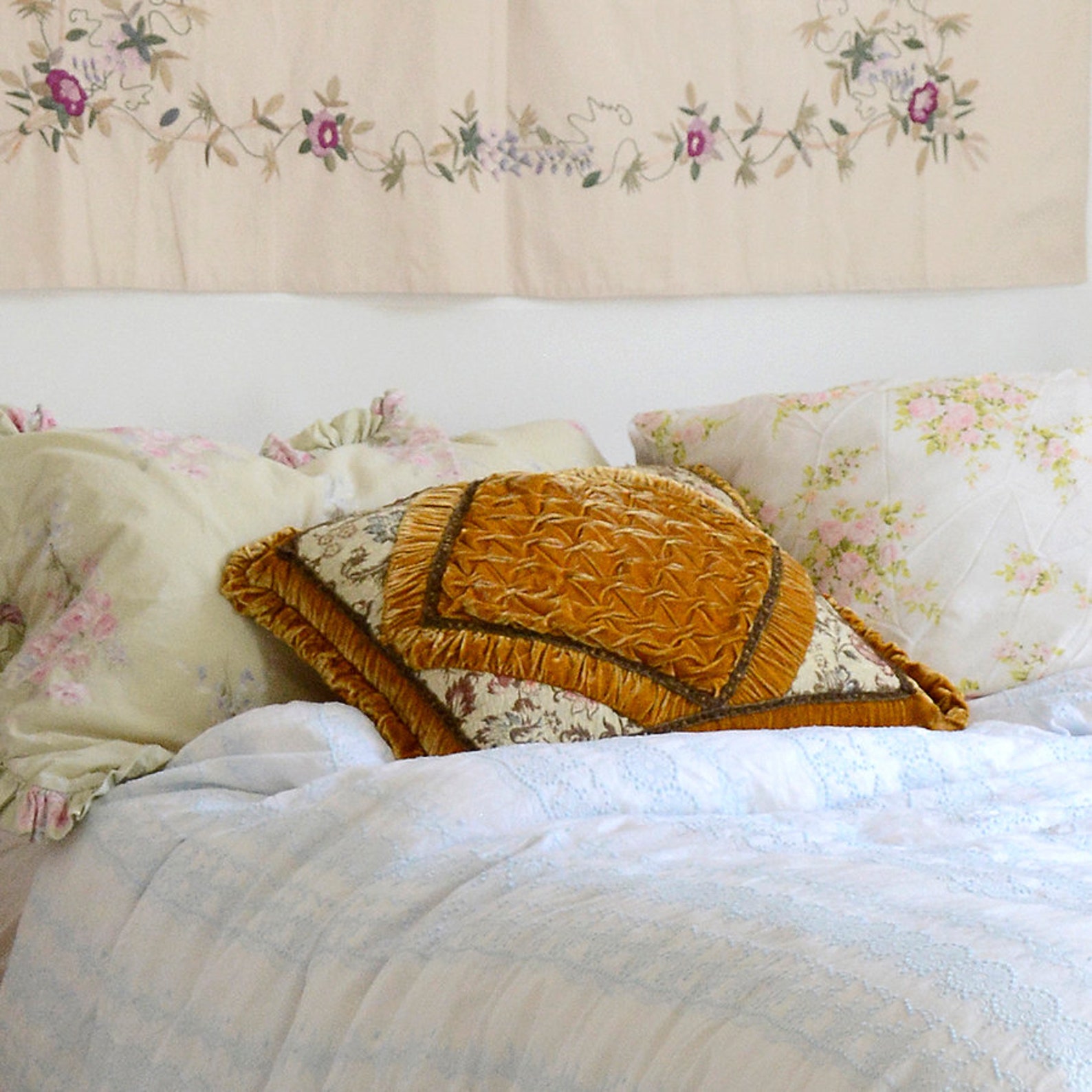 Vintage Velvet Cushion - Etsy
