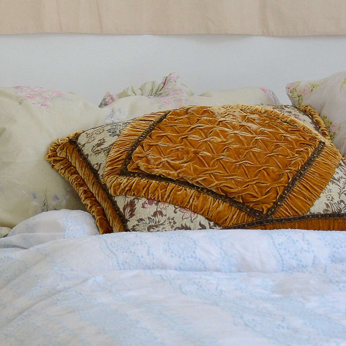 Vintage Velvet Cushion - Etsy