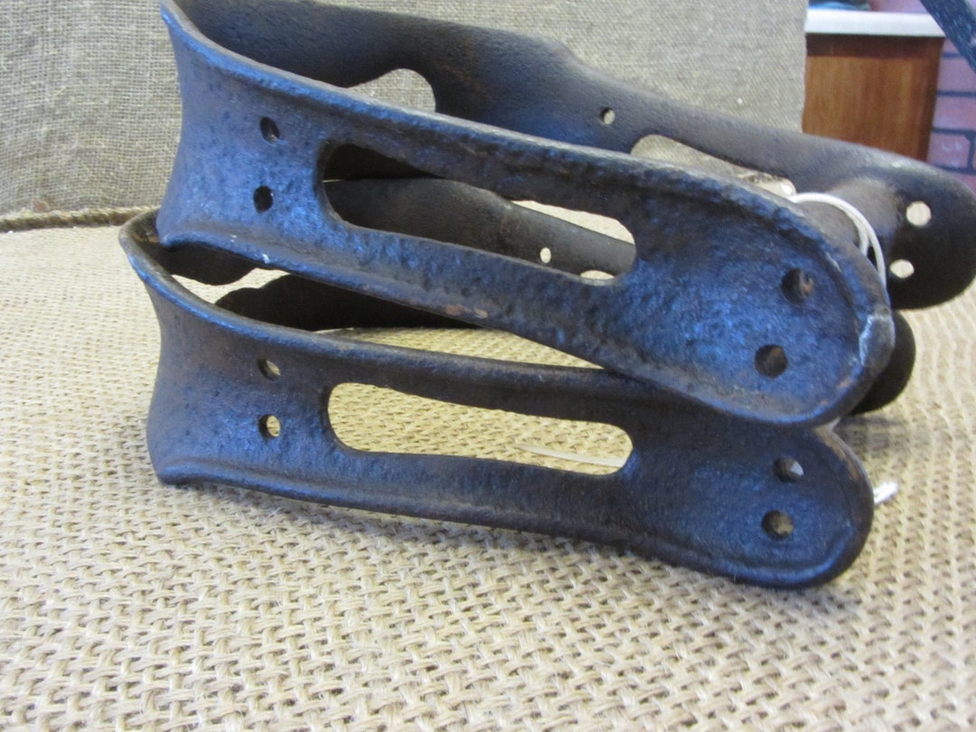 Vintage Cast Iron Stirrup Set of 2 > Antique Old Iron Western Gear ...