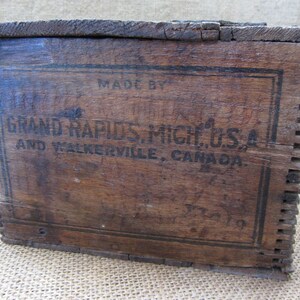 RARE Vintage Tanglefoot Wooden Box > Container > Wood Sanitary Fly ...