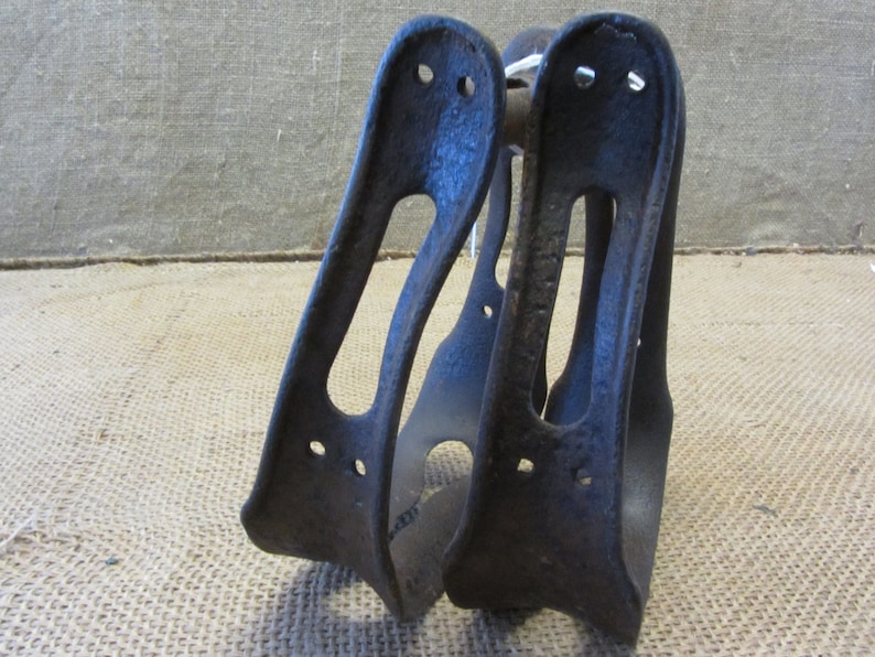 Vintage Cast Iron Stirrup Set of 2 > Antique Old Iron Western Gear ...