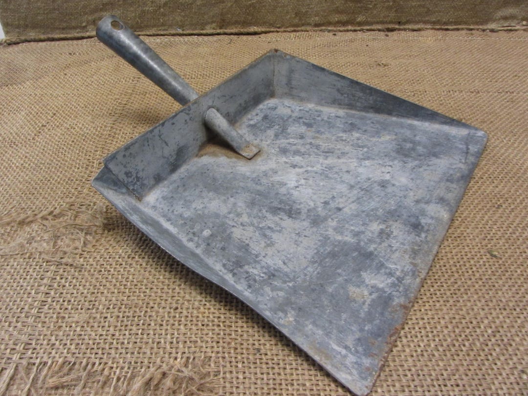 Vintage Metal Dustpan > Antique Utensil Utensils Kitchen Decor Baking ...