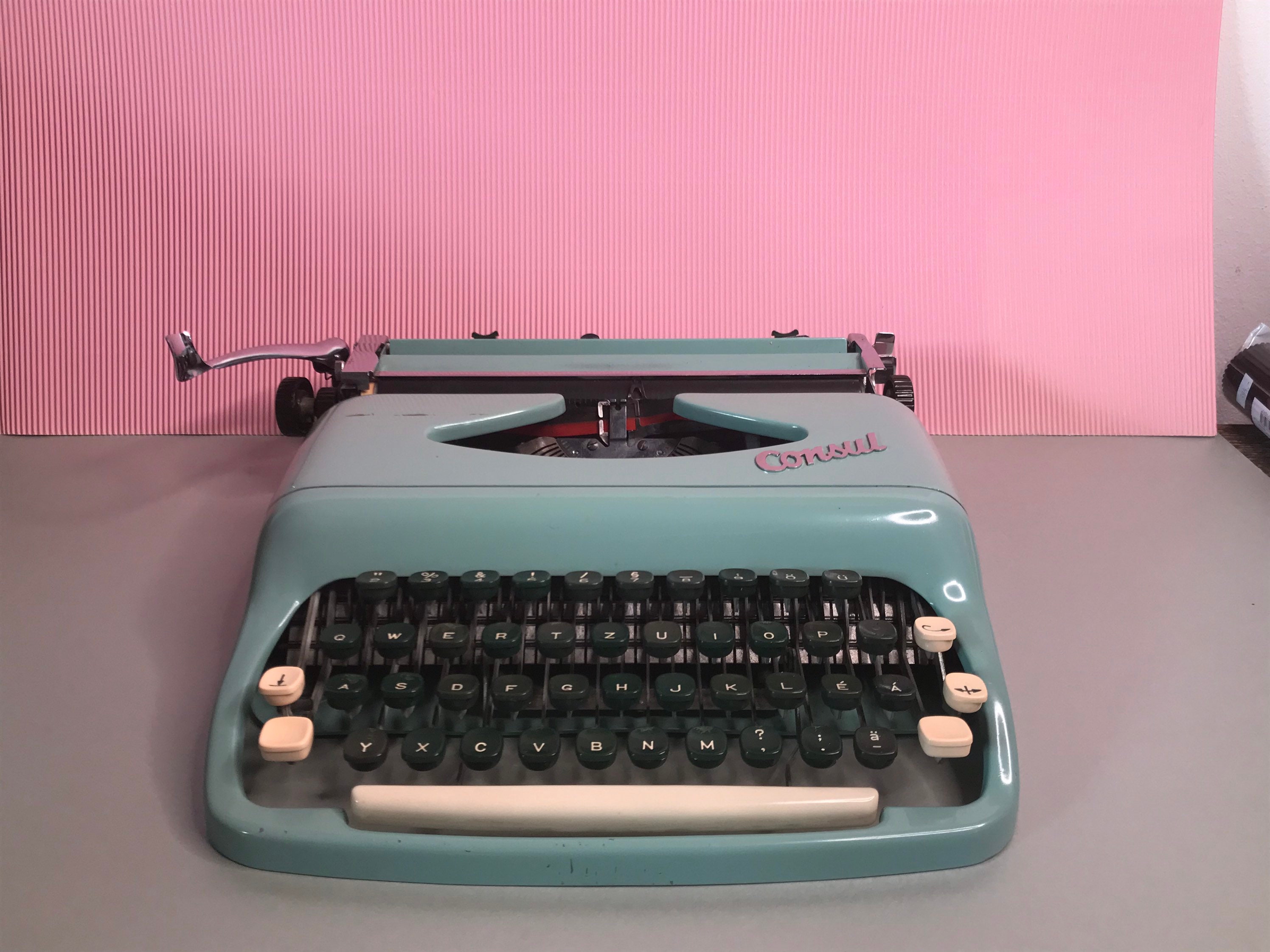 Consul Portable Typewriter 1960s WORKING Typewriter MINT - Etsy