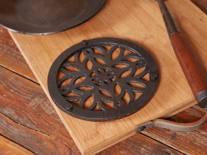 Leaf Trivet * Metal Trivet for Hot Dishes * Black Trivet for Hot Pan ...