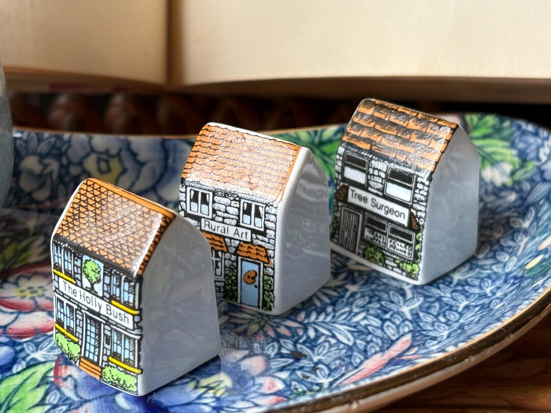 Vintage Bronte China House Thimble: "the Holly Bush" English Cottage ...