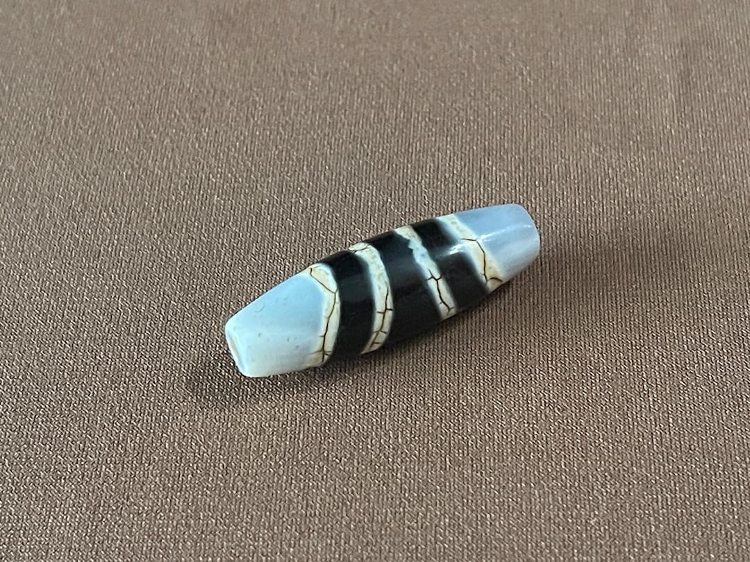 Ancient Tibetan Chong Dzi Stone & Authentiz Collectible Dzi Bead ...