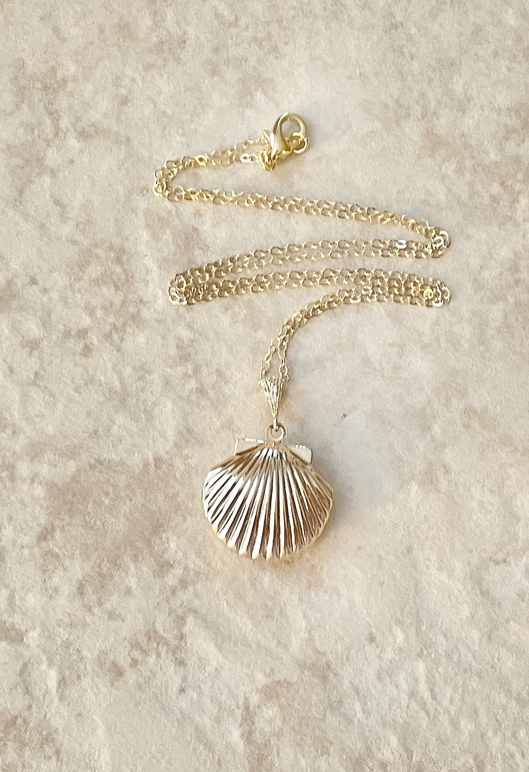Gold Clam Shell Locket Necklace, Photo Locket Necklace, Keepsake ...