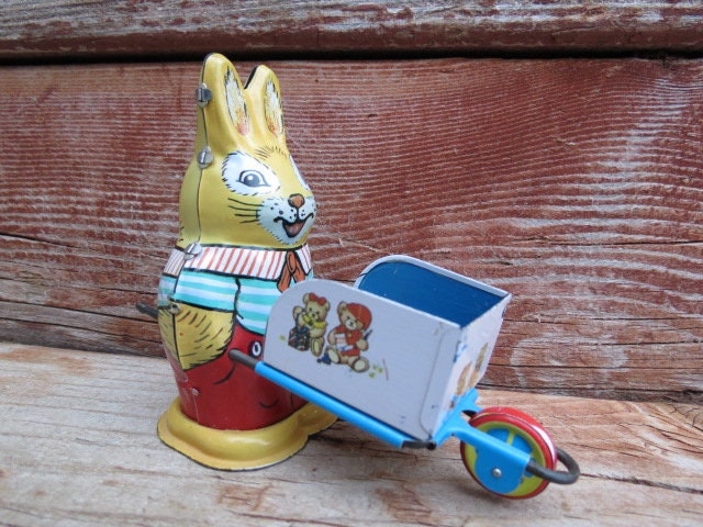 Vintage Wind Up Toy Rabbit Wheelbarrow 1980's Tin Litho - Etsy.de
