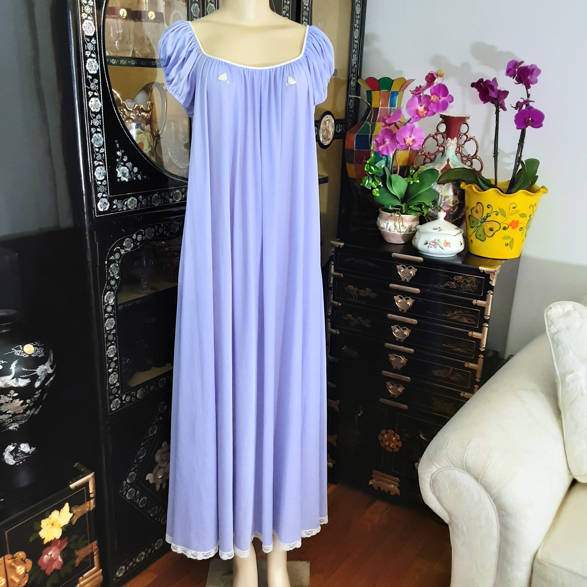 Vintage Claire Sandra Nightgown in Pastel Lilac Supersweep 144 Inches ...